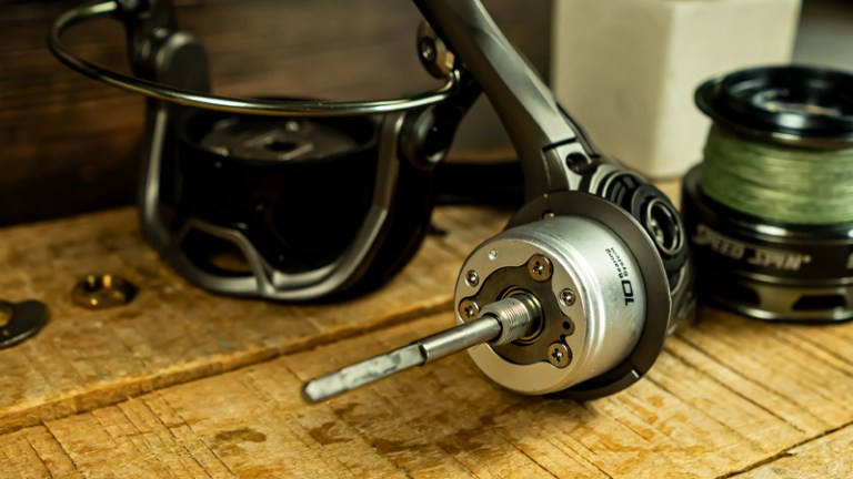 How to Lubricate a Spinning Reel (Oil & Grease Step by Step Fishing ...