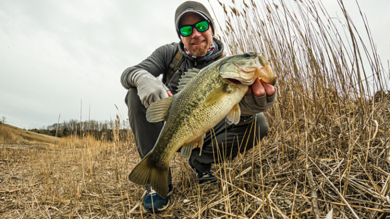 midwest-pond-fishing-strike-king-rage-craw-largemouth-bass-aj-hauser-6 ...